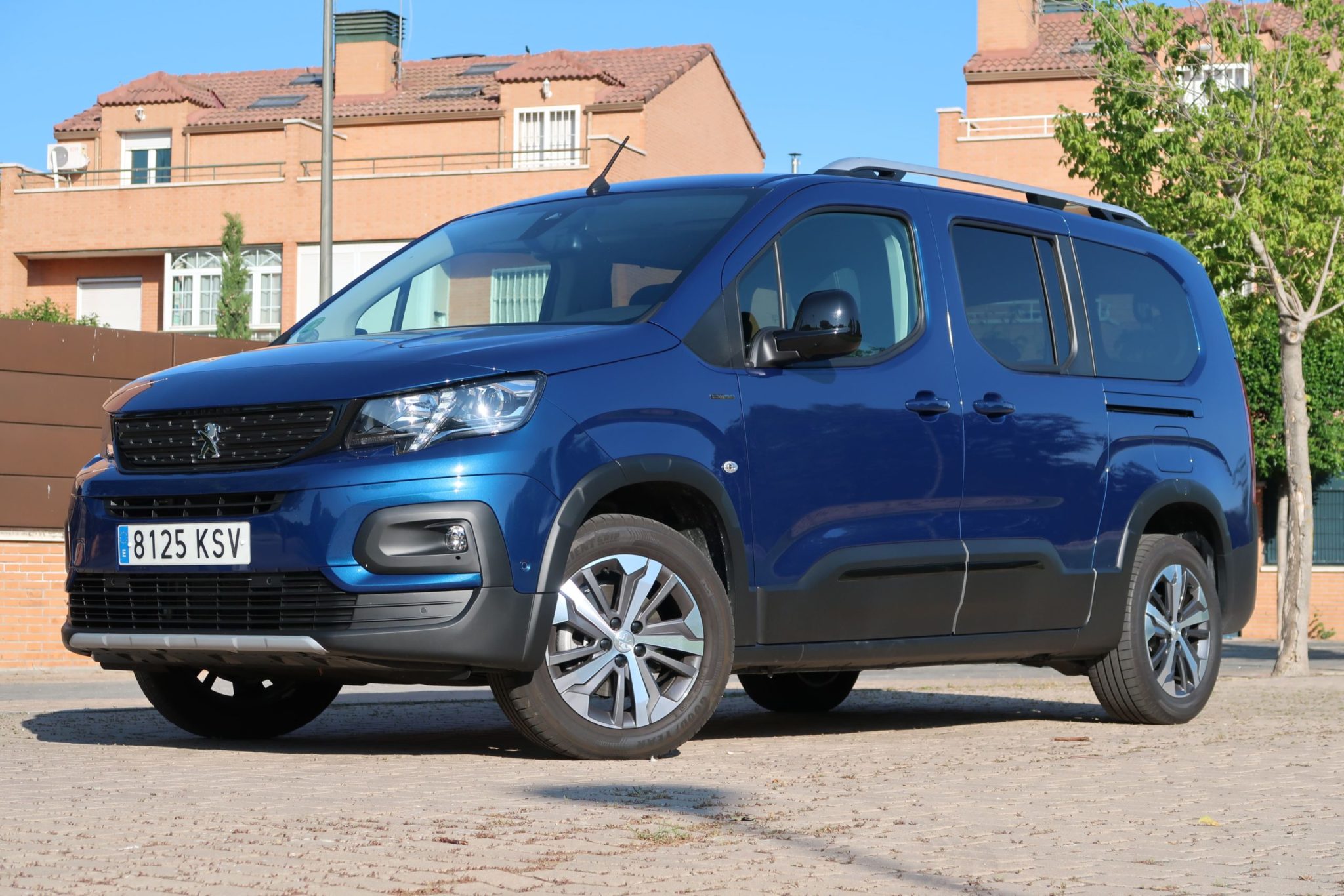 Probamos la carrocería larga del Peugeot Rifter, el Rifter Long ...