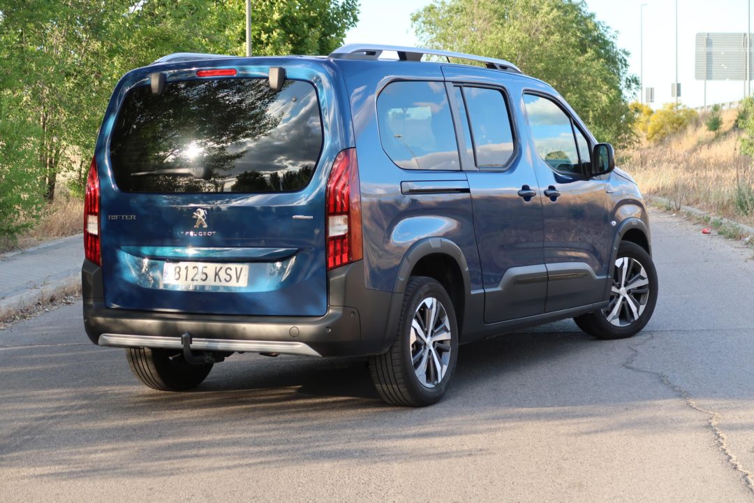 Probamos la carrocería larga del Peugeot Rifter, el Rifter Long ...
