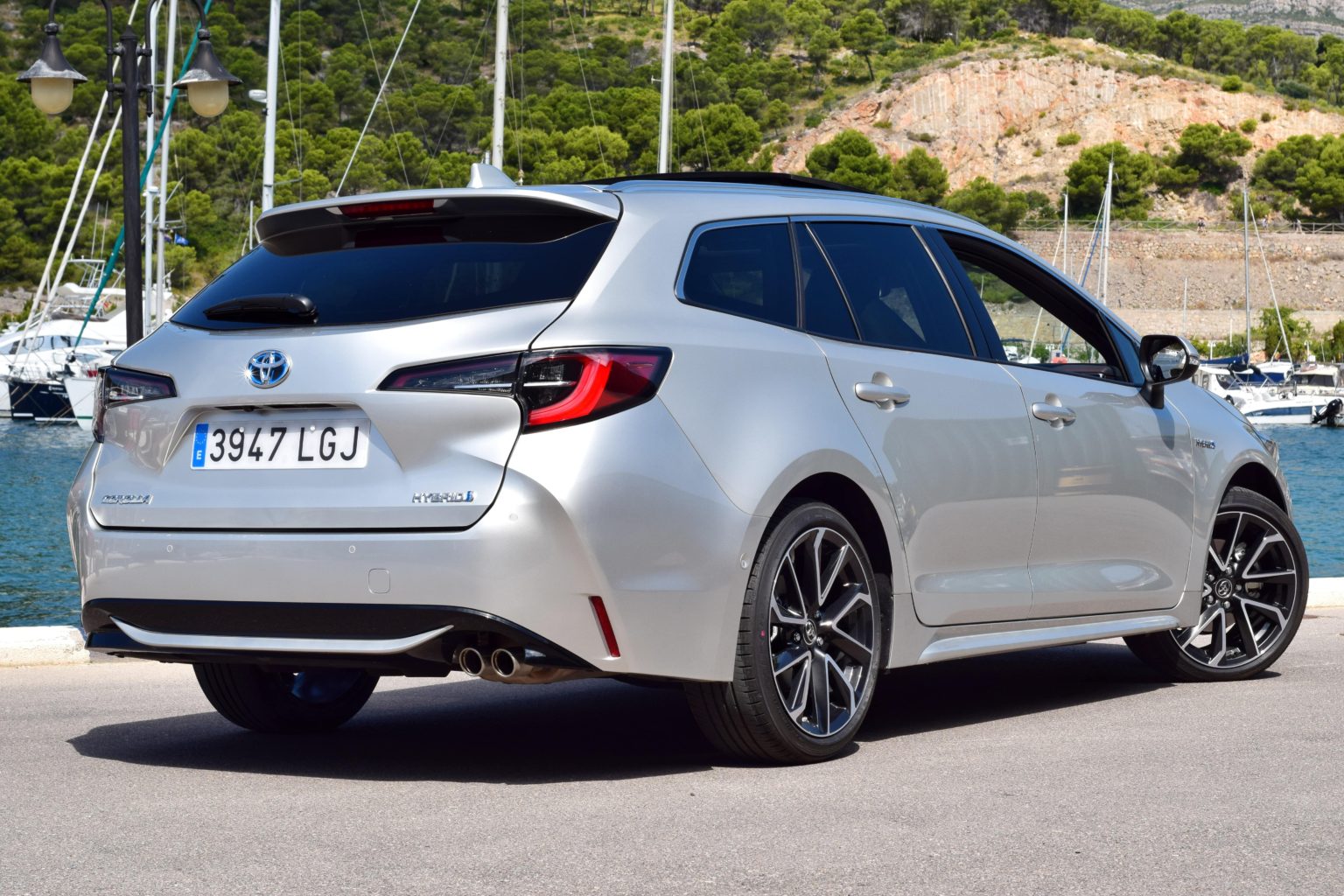 Toyota Corolla Touring Sports: híbrido y familiar ¿válido para viajes ...