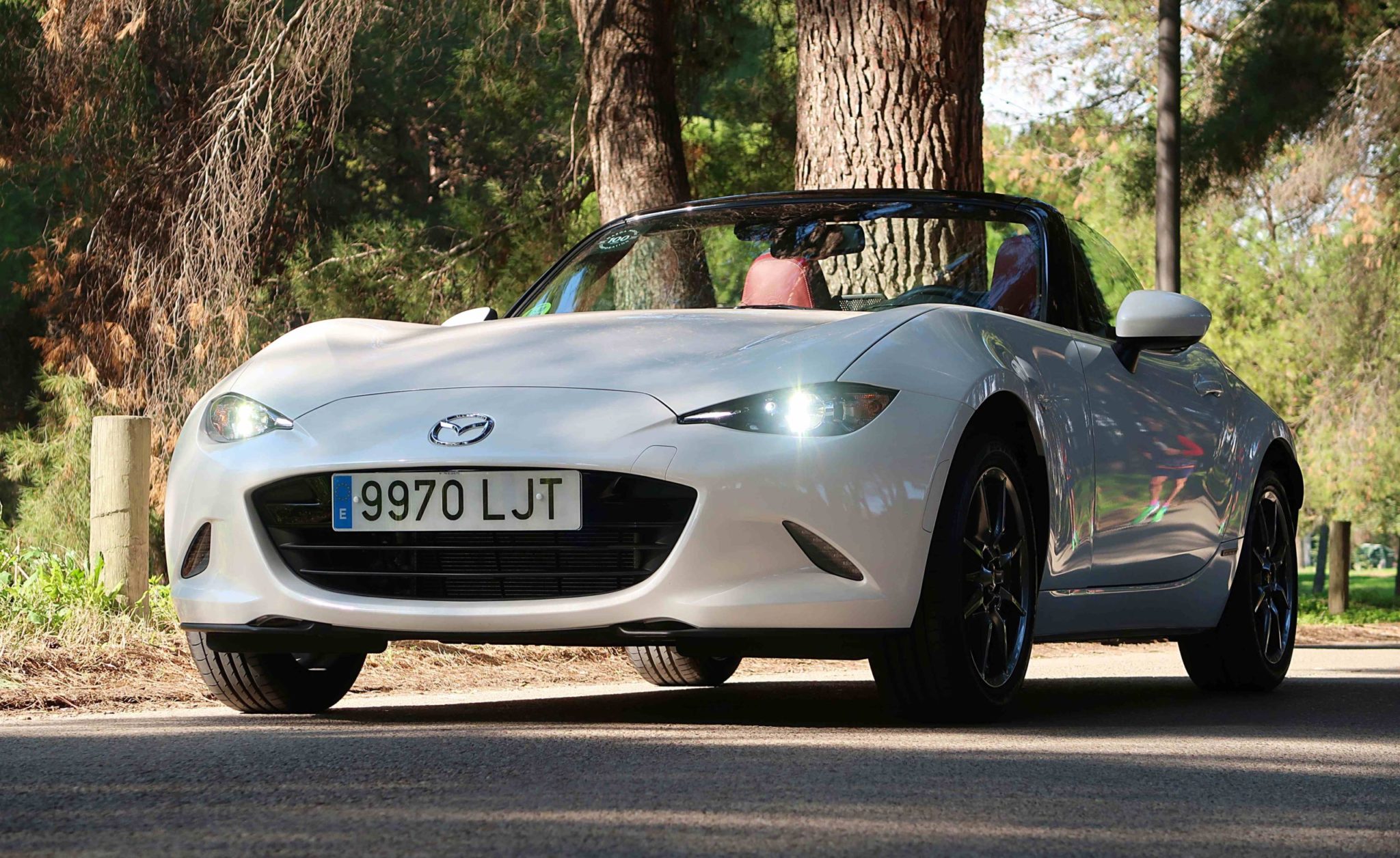 Mazda MX-5 100 Aniversario: descapotable conmemorativo - Loading Cars