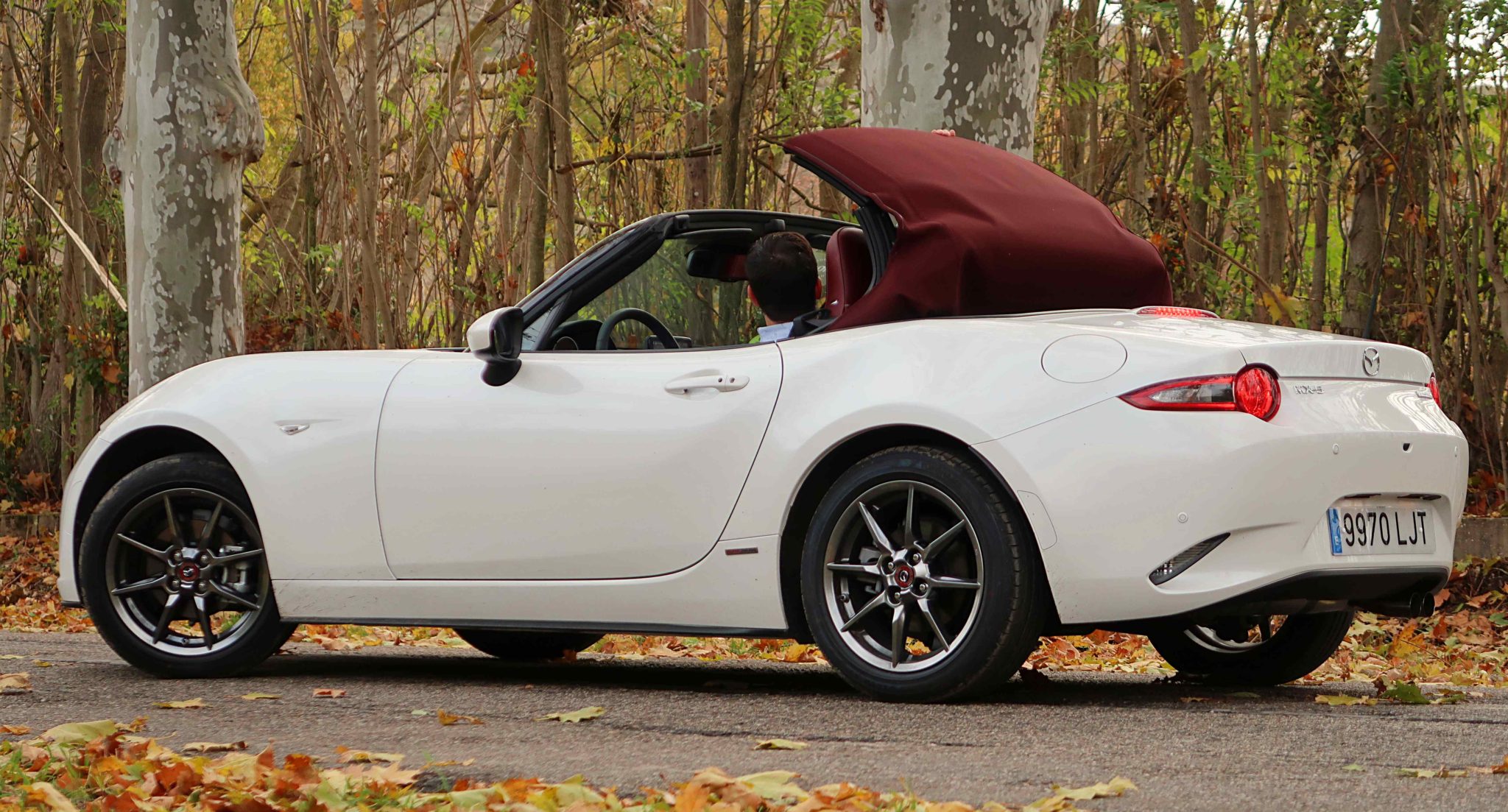 Mazda MX-5 100 Aniversario: descapotable conmemorativo - Loading Cars