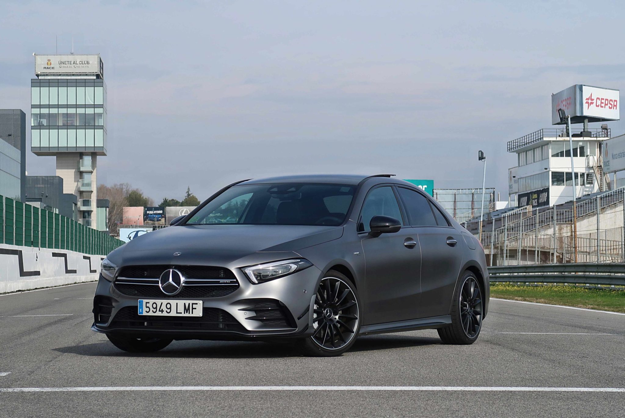 Mercedes AMG A35 Sedán: potencia y diversión en un sedán premium ...